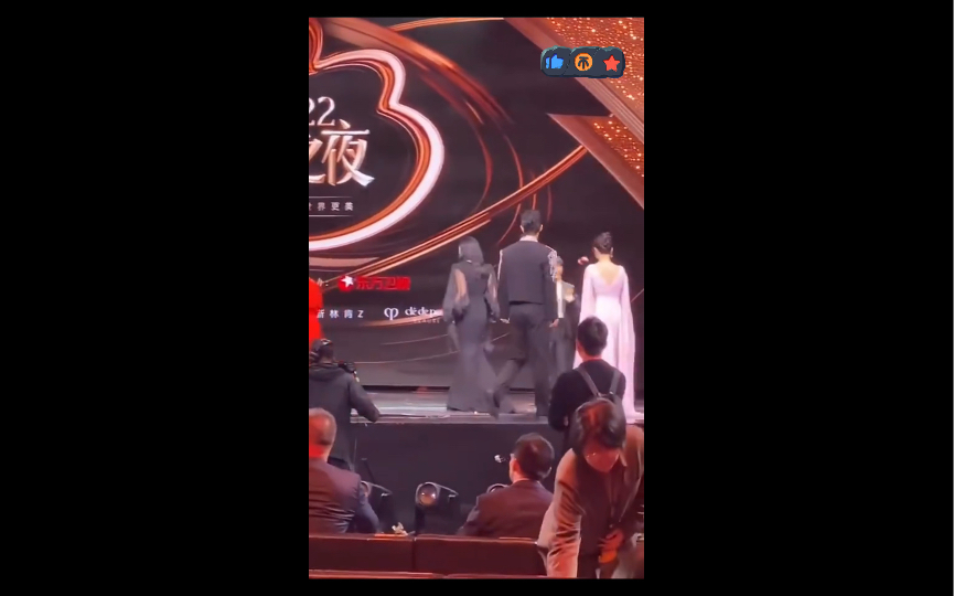 微博之夜肖战杨紫同框,互相谦让