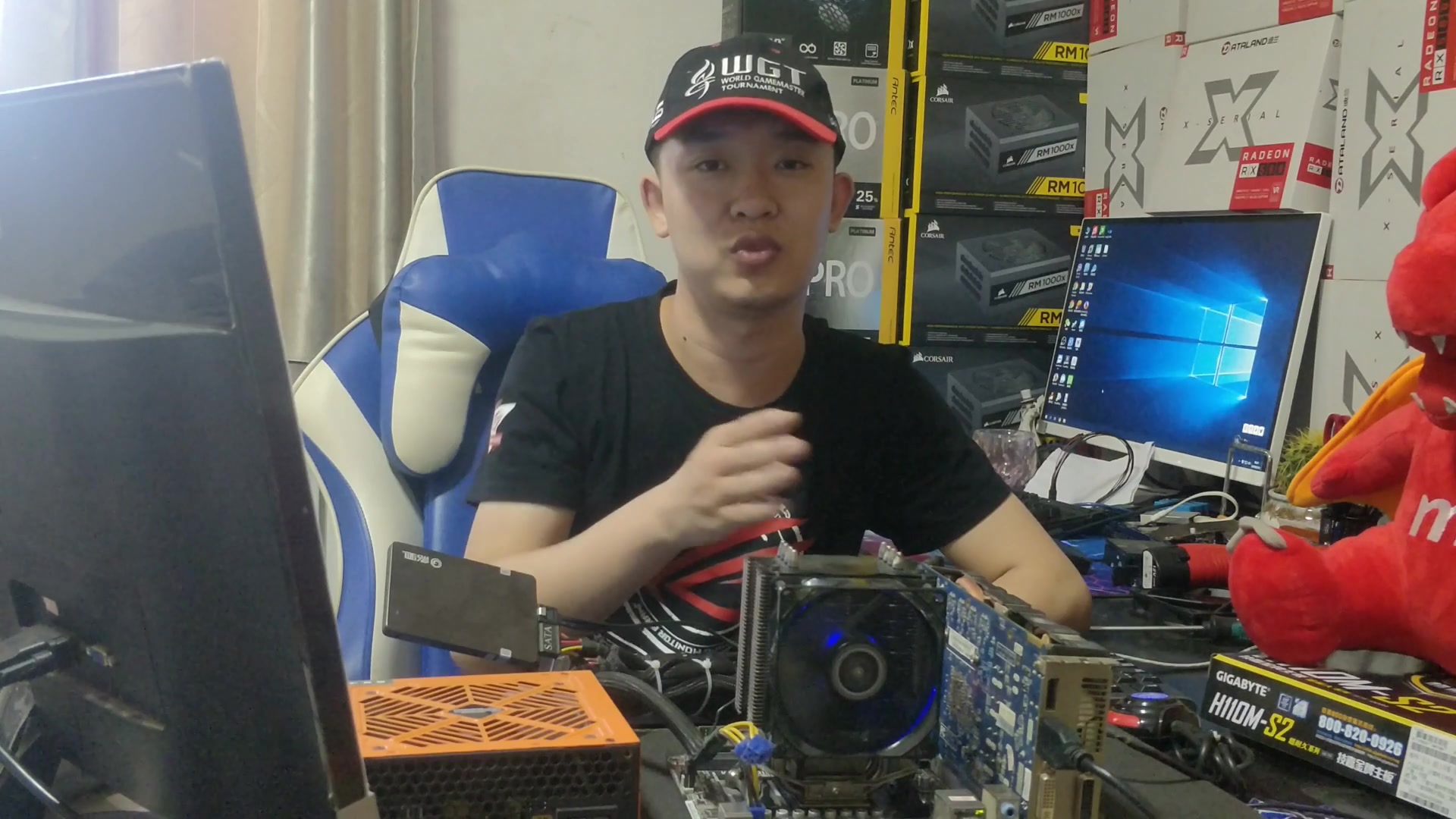 《作死系列》带电插拔内存和显卡 UP主英勇就义