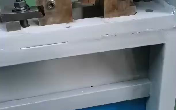 圆管切断设备,铁管冲断下料模具