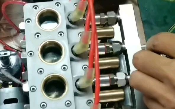 保时捷车钥匙启动模型发动机