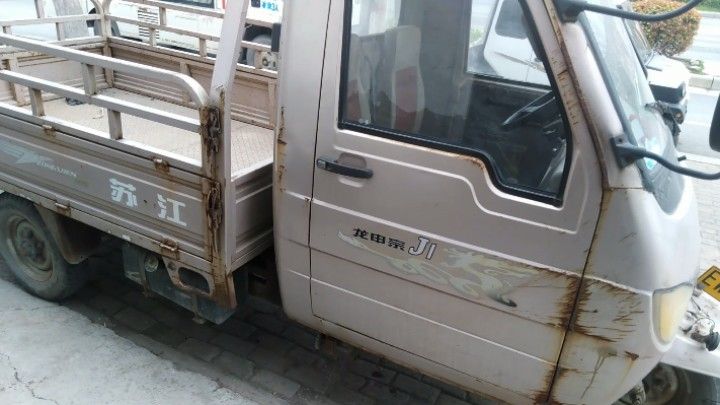 全封闭摩托三轮车大灯、喇叭、转向灯有问题,首先要检查这个地方