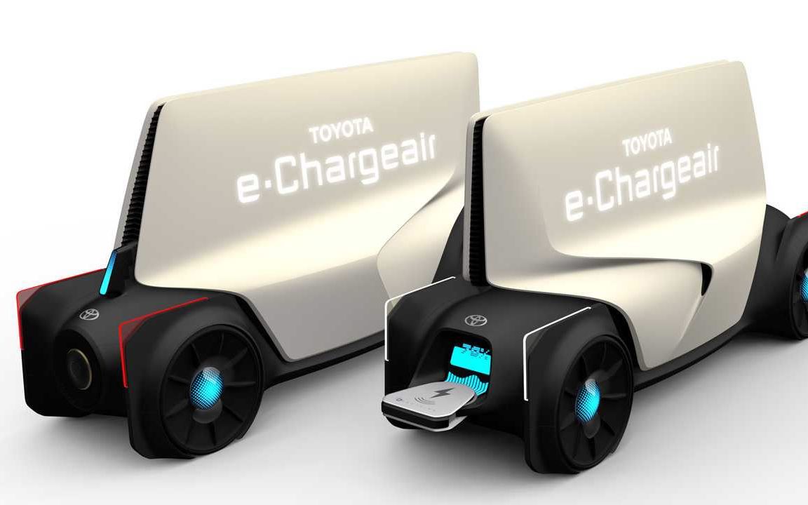 丰田造电动汽车的“充电宝”,跟在车后面就能无线充电