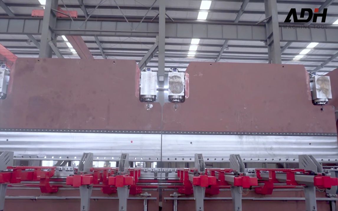 【大型数控折弯机 - 双机联动】 500T/62m 配备 Esa 650W 自动操作演示