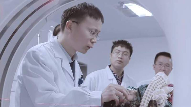 脑血栓抢救备受世界关注,医生要既快又准地判断出病情丨中国医生