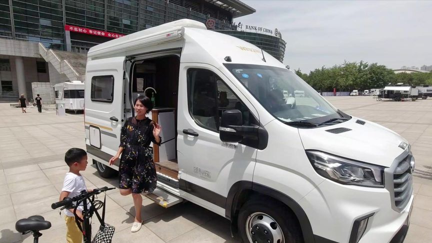 参观大通新款v90房车,报价35.8万,大家看看值不值?