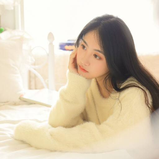 头发很多的八月 