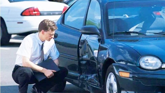 遭遇车祸自己无责任,车虽修好却已贬值,这个车损找谁赔?