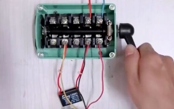 电工知识分享,电动葫芦提升电机摇控线路,要注意上下限位不能接反,...