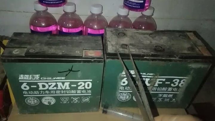 电瓶用时间长了加那种液体才可以保养,听听老师都是怎么加液的