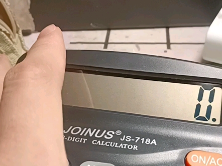 原来扣电池也可以让8位数滴滴计算器卡出奇怪的数字