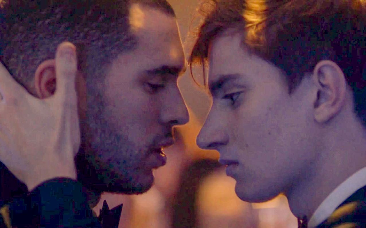 ...超帅小哥与“深柜”校霸竟在众目睽睽下… | 2019年短片《基》(PD)