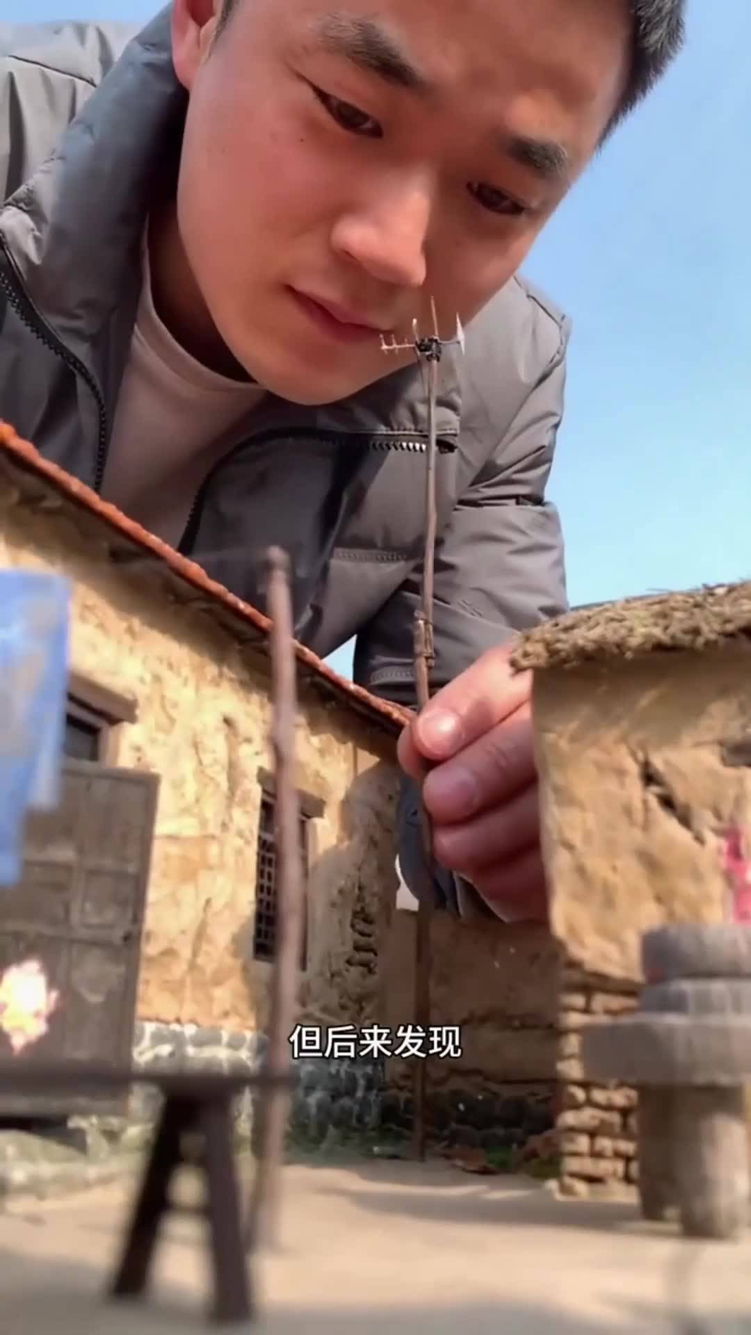 农村小伙自制一比一老家模型,这个老房子大小几乎和真的没区别