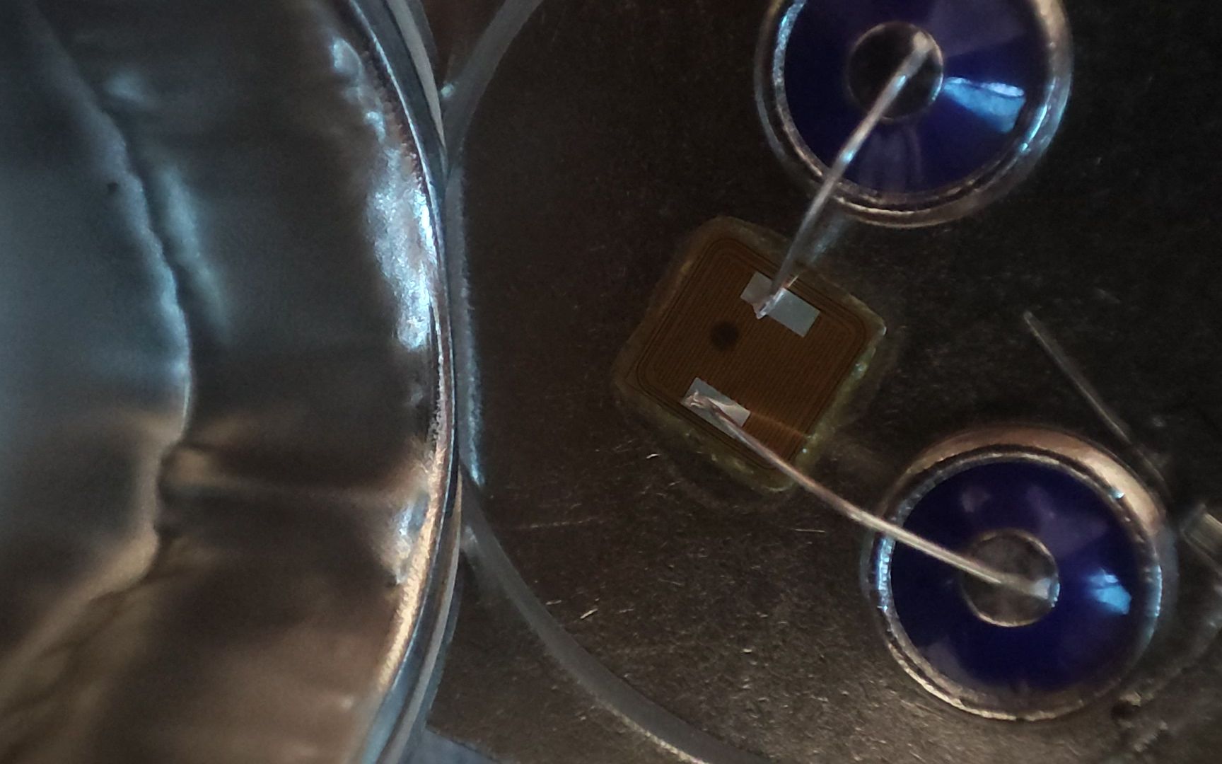 【实验】三极管居然也能发光?点亮一颗三极管