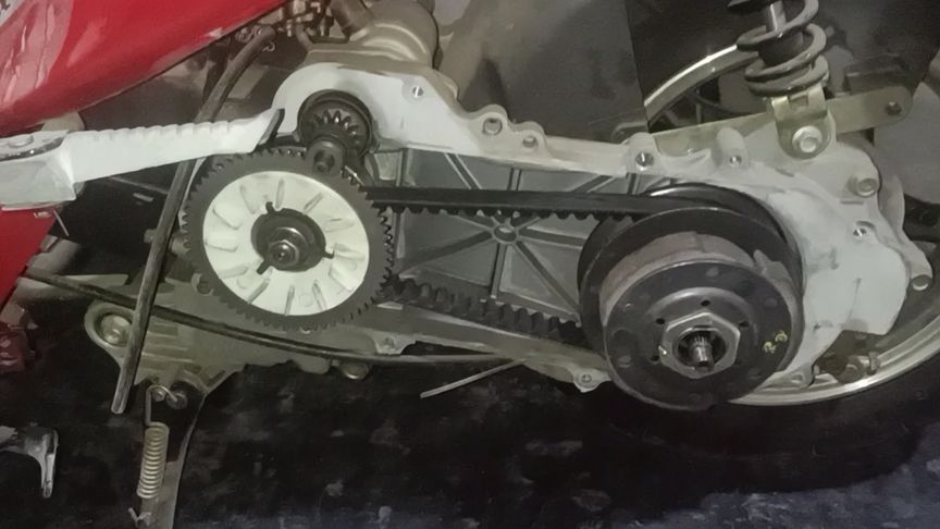 踏板摩托车起步慢声音大,传动系统全换了没用,大家知道哪里问题