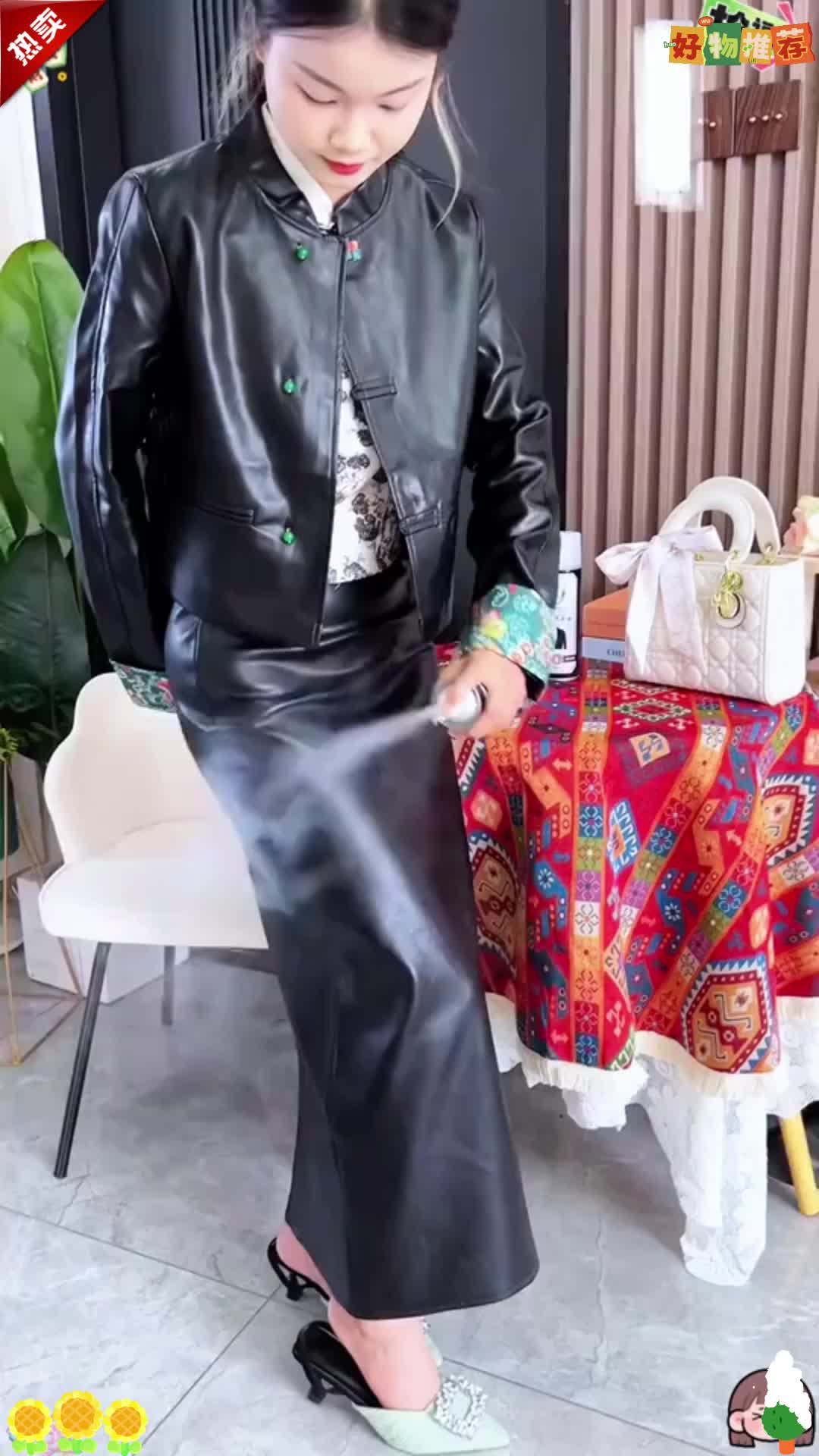 爱穿皮衣朋友们,穿久了不好好护理,再好的皮衣也会显得掉价,给自己家...