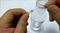 热涨冷缩原理也可以用来切割玻璃瓶, 而且方法简单到不要不要的