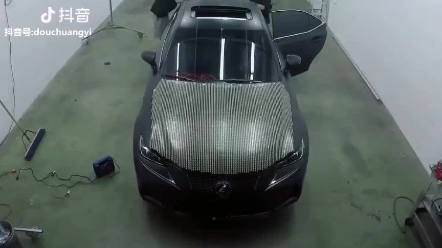 4万颗LED 组成移动显示屏