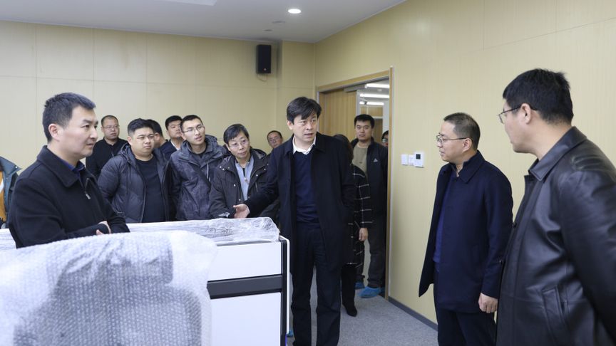 李哲视察指导盐湖区党群服务中心建设工程