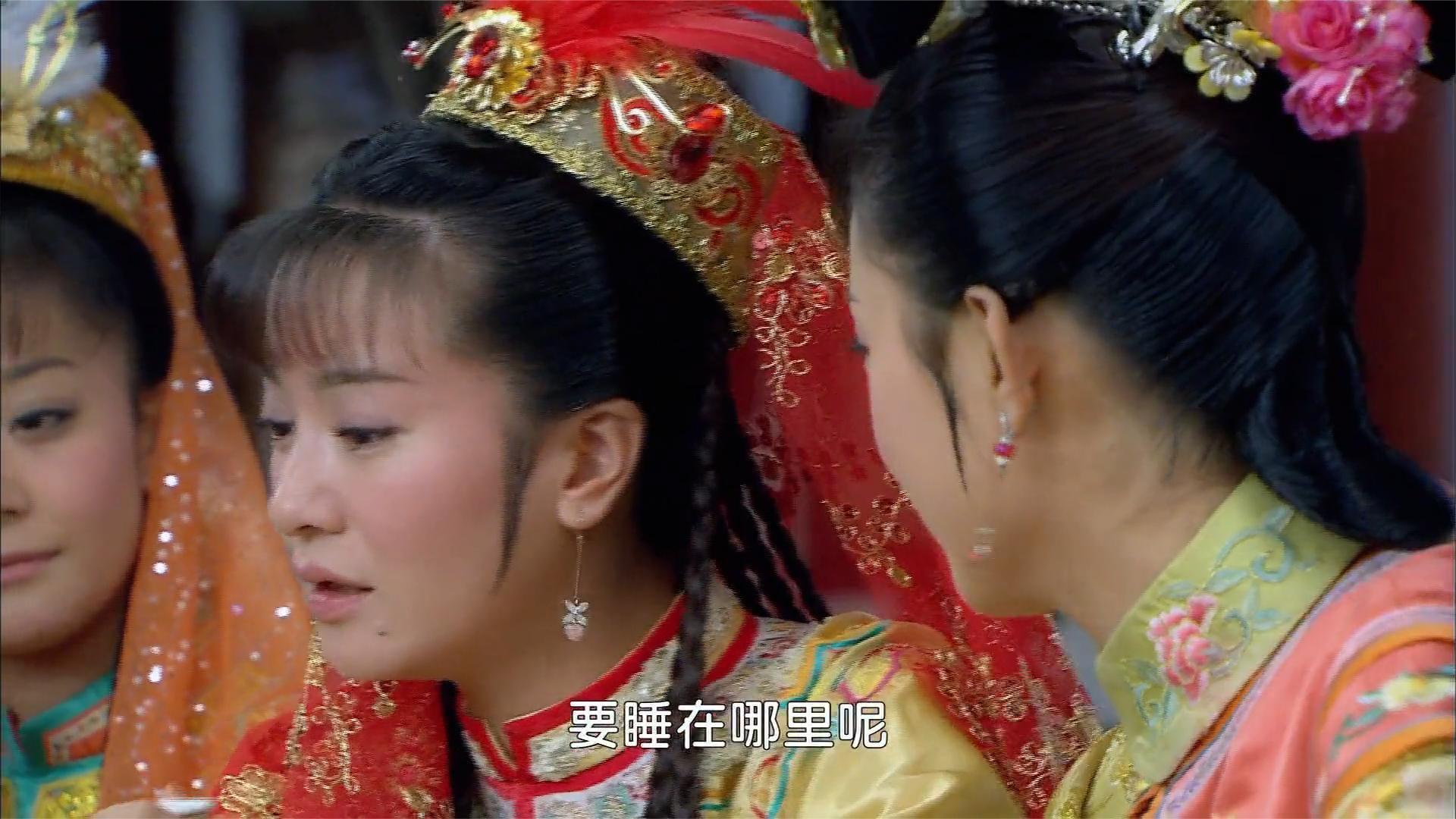 永琪大婚,新娘却不是小燕子,可怜的小燕子只能在喝闷酒