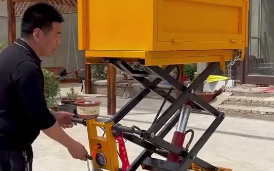 电动升降自卸三轮车,体积小,转弯灵活,可进电梯,电动升降电动行走,...