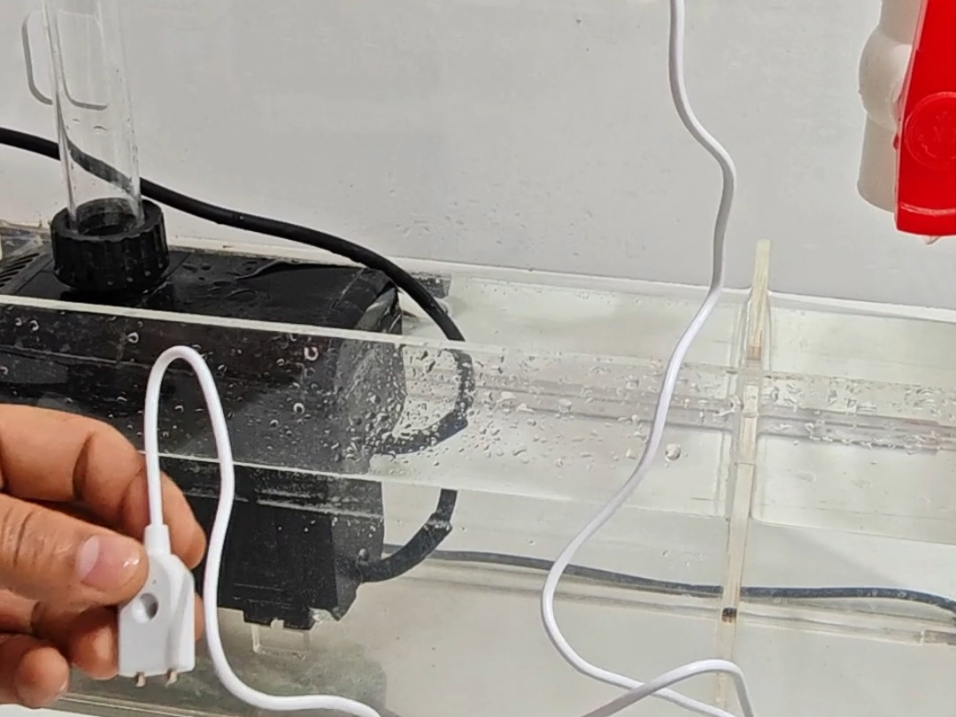 水智盾漏水保护器搭配有线报警器探头的固定方法,可以用螺丝把探头...