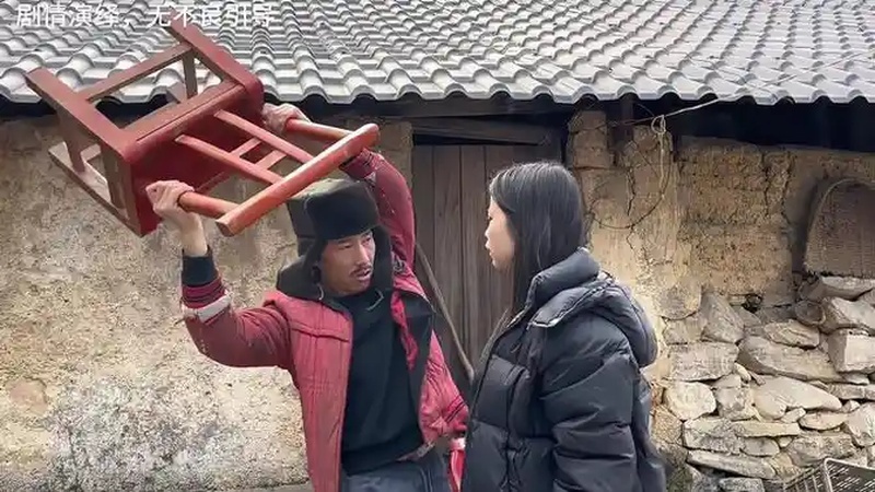 没次都是说不管,结果都要背回去,是不是刀子嘴豆腐心