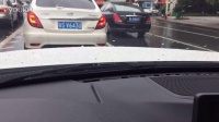 宝马雨刮器抖动慢动作视频