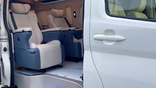 丰田海狮豪华商务车,移动的五星级办公室!