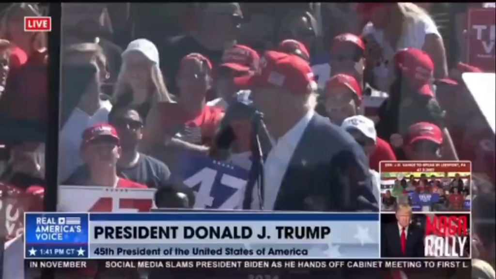 特朗普又在集会上放哈里斯的专访了,我宣布,哈里斯已经成为川普竞选...