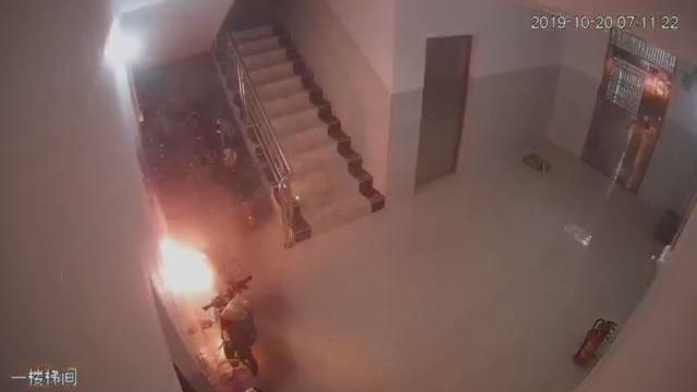 还敢将电瓶车放室内充电?36次爆炸就问你怕不怕