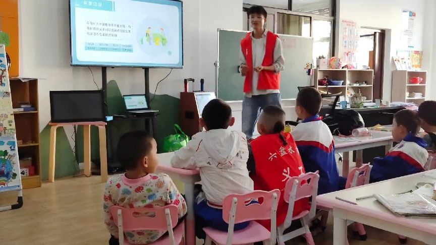 #垃圾分类靠大家 开展垃圾分类主题活动,小朋友们特别积极。