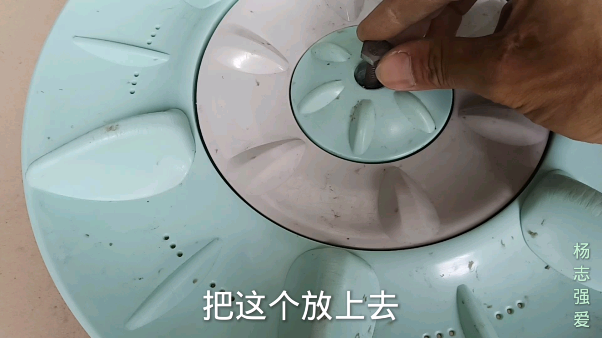 洗衣机的波轮坏了,换波轮齿芯,成功的方法分享,详细的过程