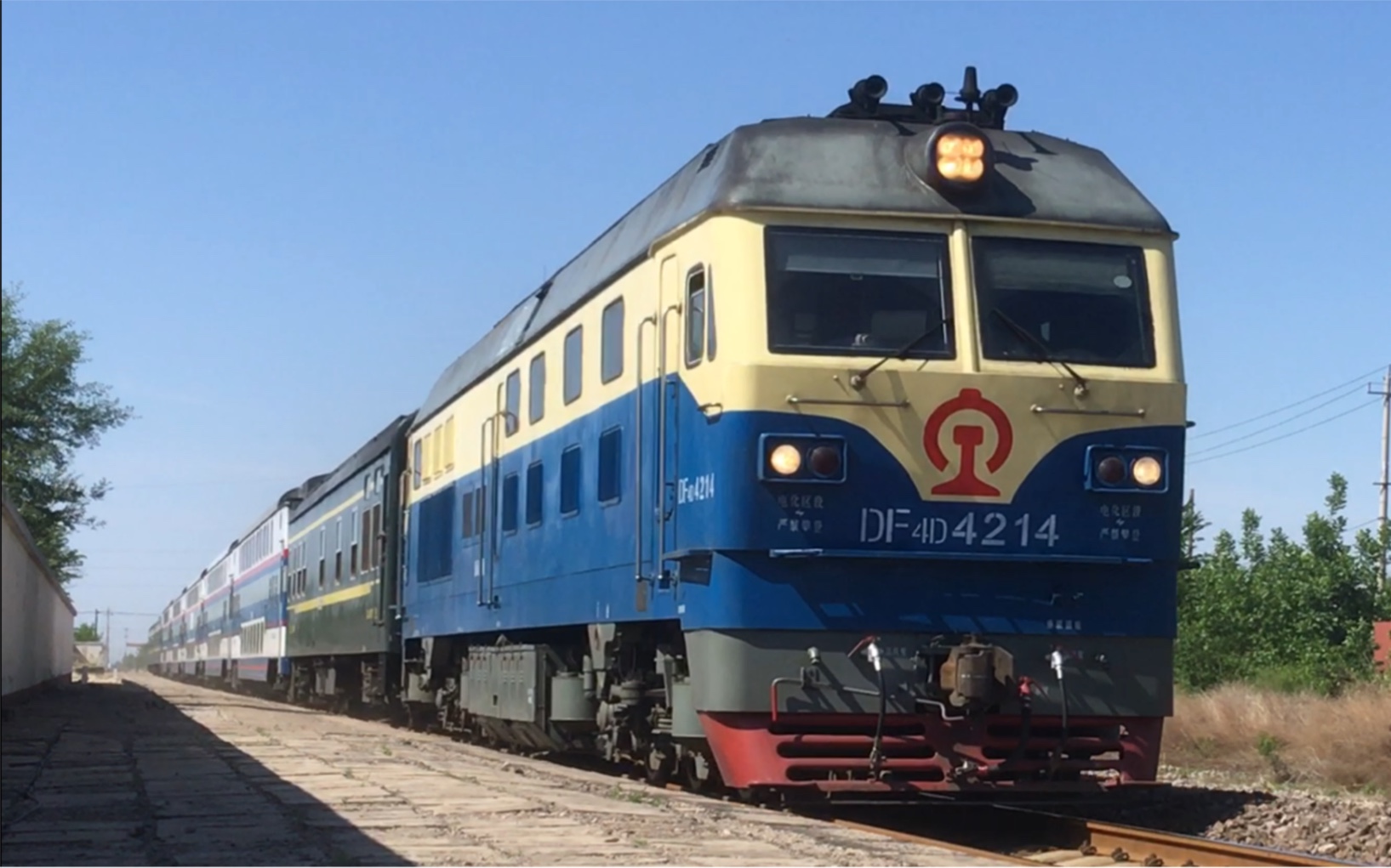 【M出品】K7711次双层列车驶过京承线小唐庄站站址