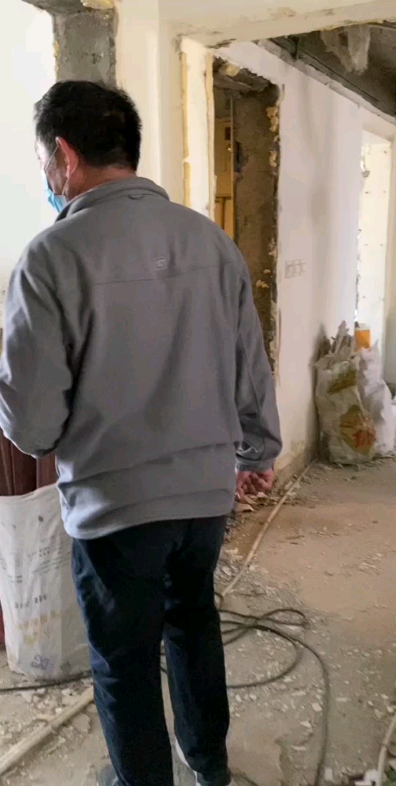 房子装修安全施工注意事项:一、施工人员