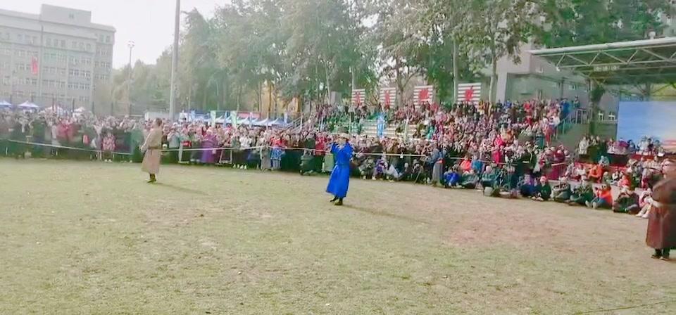 中央民族大学一年一度的蒙古族那达慕