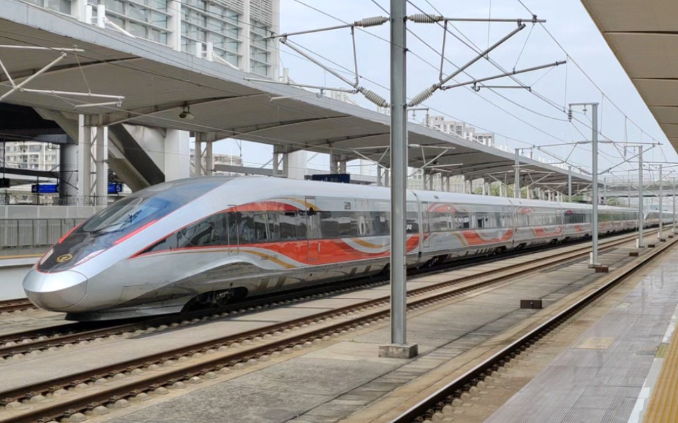 2024年1月11日,复兴号智能动车组CR400BF-Z-5239+5240担当G80次...
