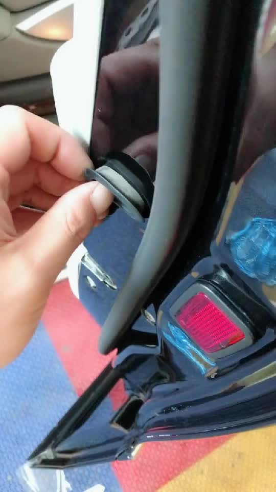 拆卸车门把手