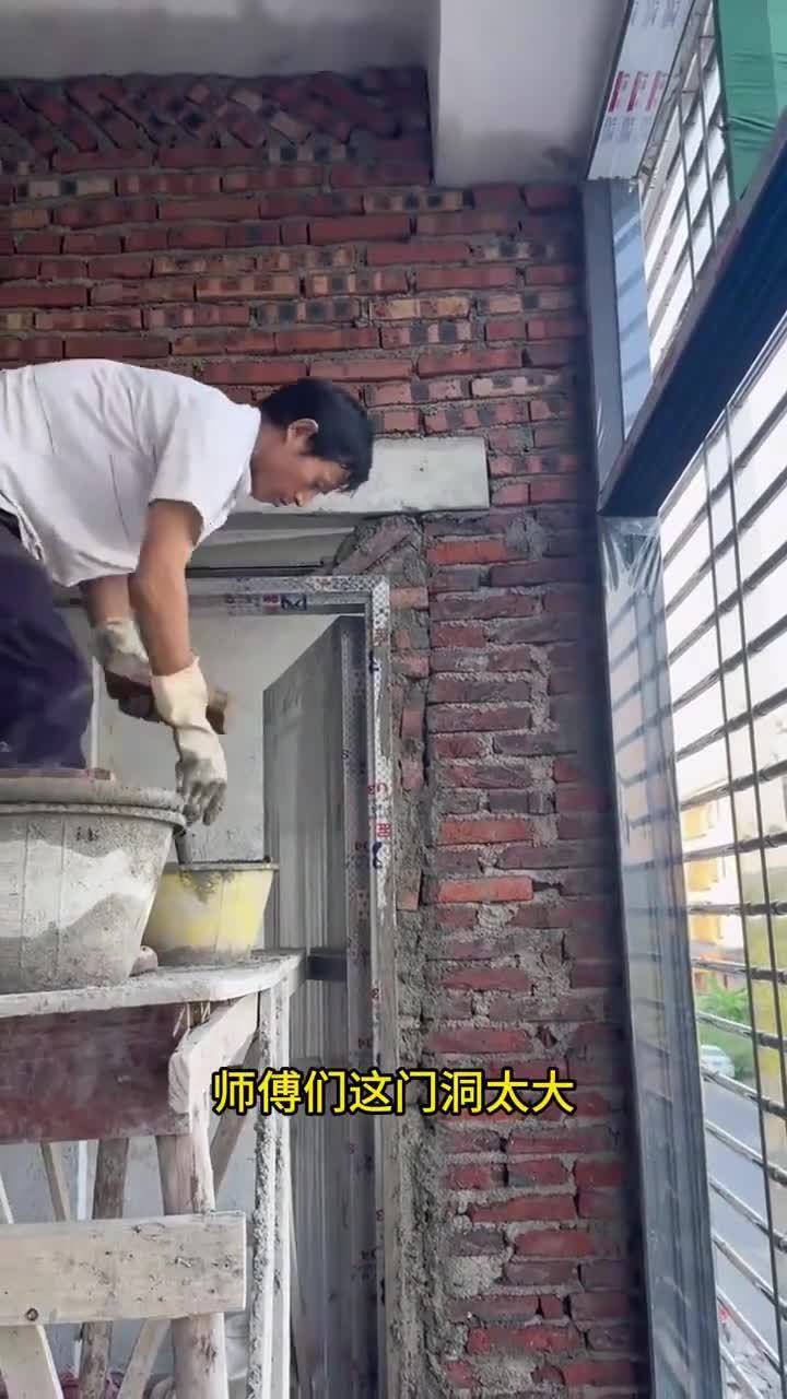 门洞太大?固定门框后用砖头填缝,结实又靠谱!