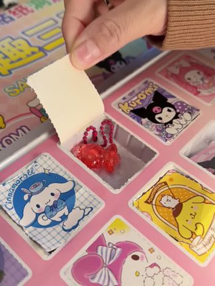 好玩又有趣的洞洞乐,每板40个洞洞!里面都是可爱的公仔和贴纸,用来哄.