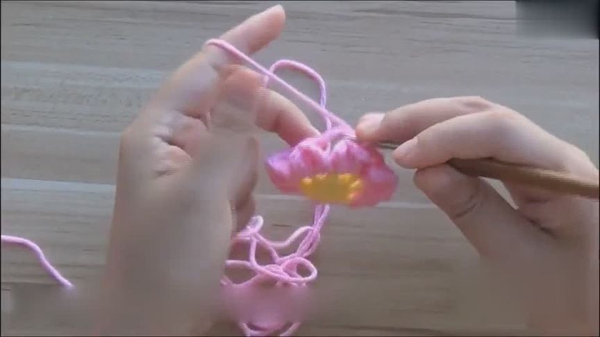 粉色花朵拼接甜美抱枕套 居家必备 手工编织钩针视频教程1