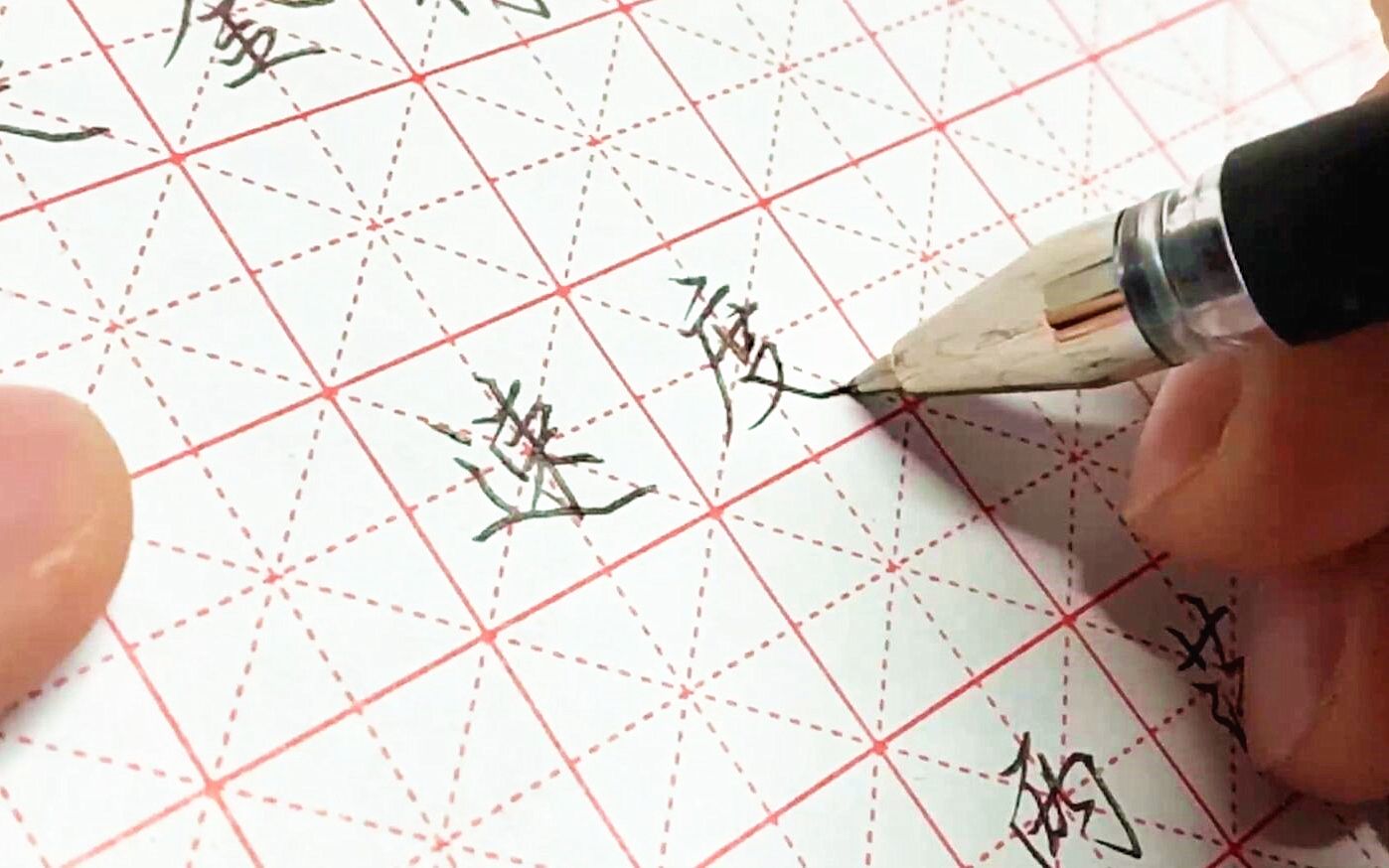 升格拍摄写字,10倍慢镜头看硬笔书法,笔锋咋写的一看就明白!