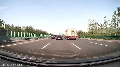 遵守交通规则文明出行开车的朋友们注意安全出行请注意交通安全道路...