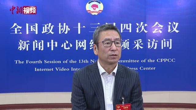 【两会30秒】白岩松谈在线教育:要建章立制 规范发展