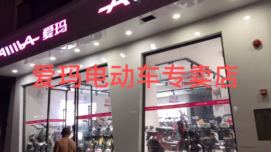 小伙送外卖,电动车续航不行,想买块电池,却嫌太贵