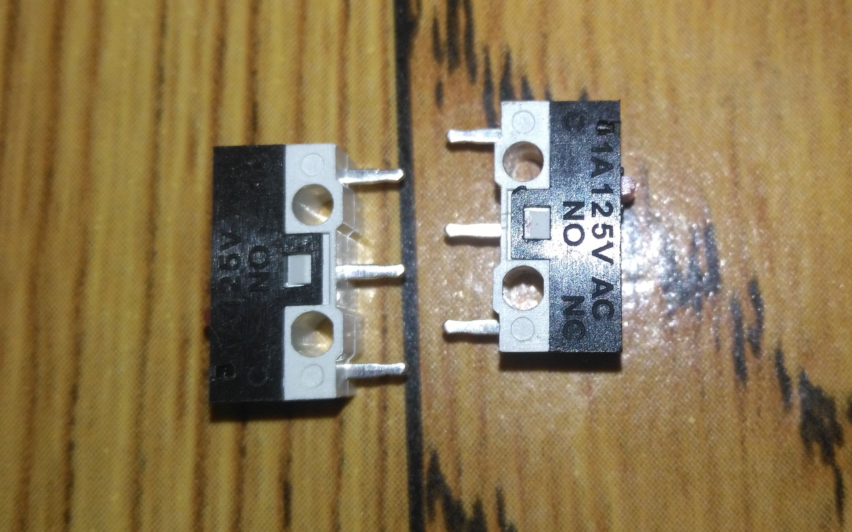 0.22元的鼠标按钮里面是什么样的呢?