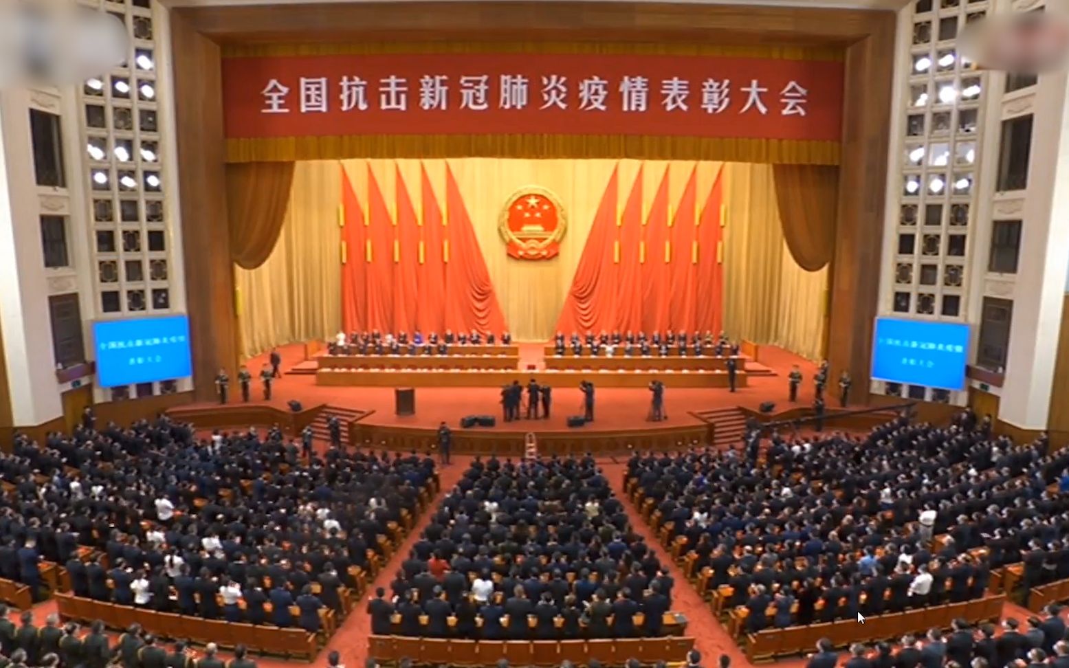盘点表彰大会的感人瞬间:钟南山等抗疫英雄授勋,张定宇步履蹒跚