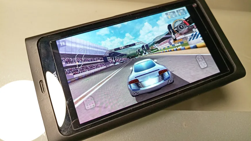 出自Gameloft，诺基亚N9上的大型3D赛车游戏GT赛车GTRacing试玩