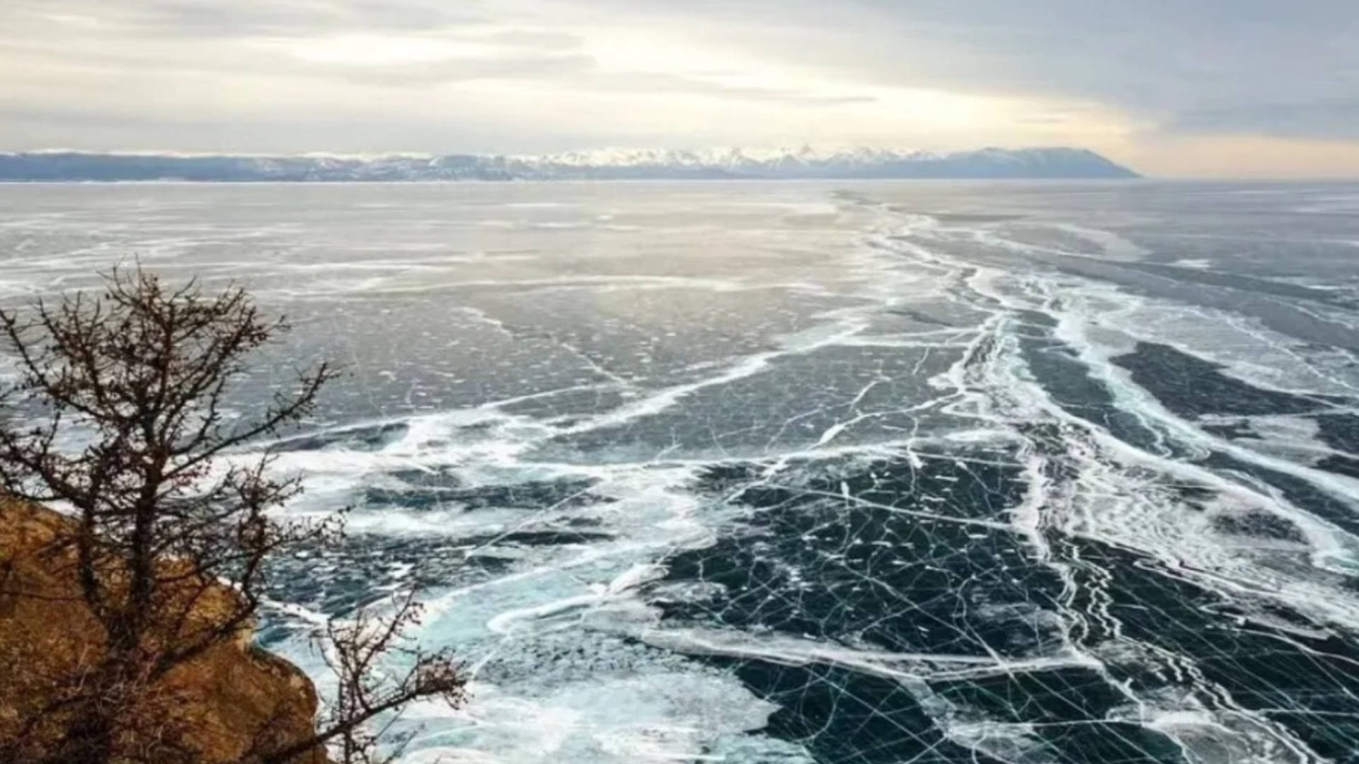 7名中国游客在贝加尔湖遇难,涉事司机为44岁当地男子,系私下接单;目击者:司机看到冰面裂缝后仍试图加速通过