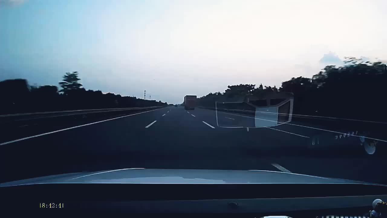 治好马力不足恐惧症。1.5L伊兰特高速实拍,时速120-130,绝对够用。