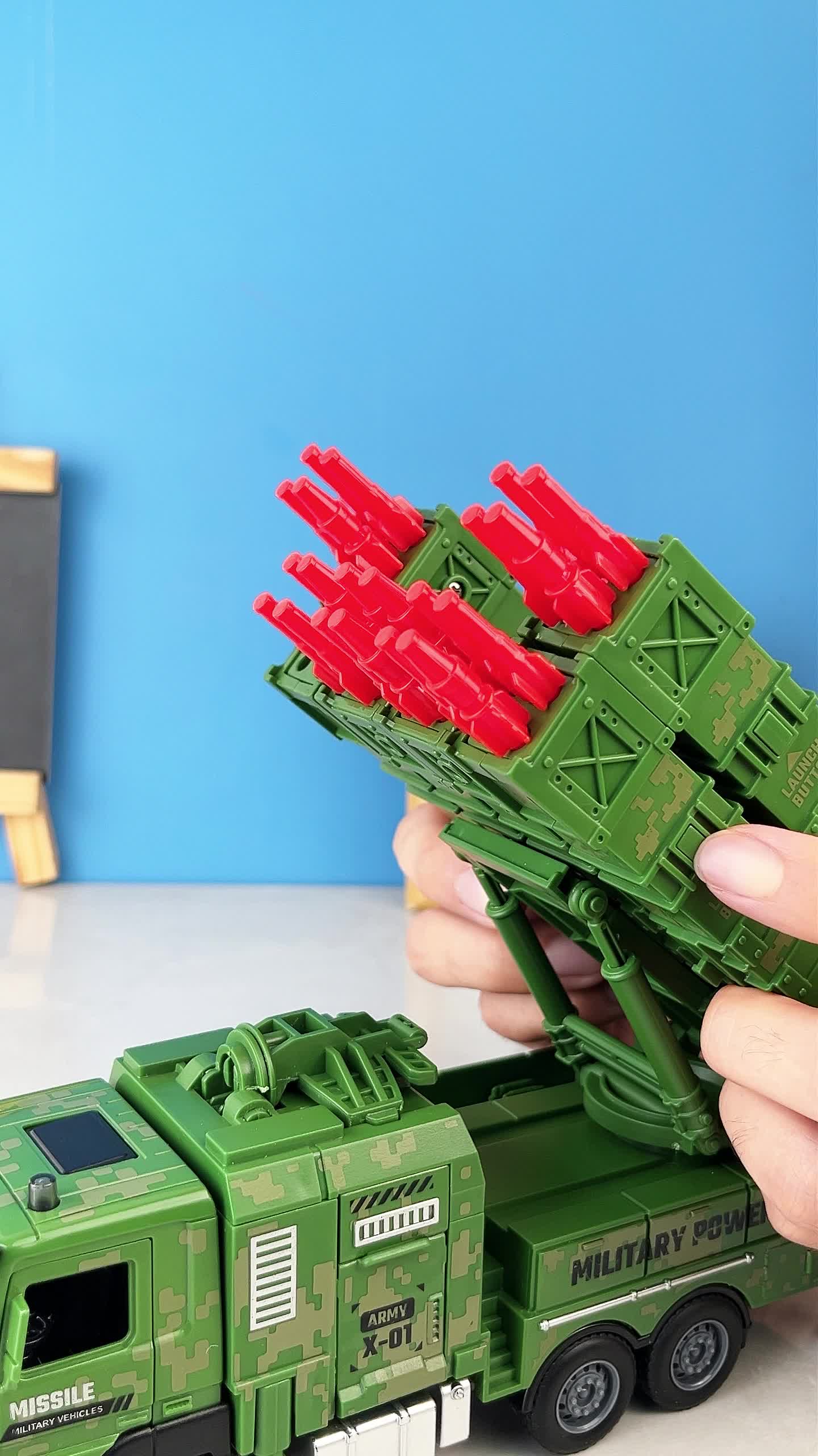 24连发多功能导弹车你们见过吗? 多门可开、360度旋转炮台、一键...